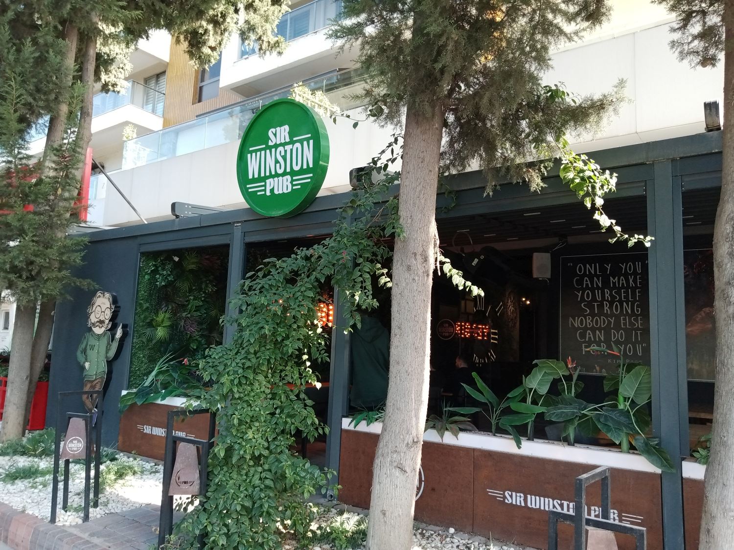 Sir Winston Pub (Bornova) | Ekmekçiler Endüstriyel Mutfak